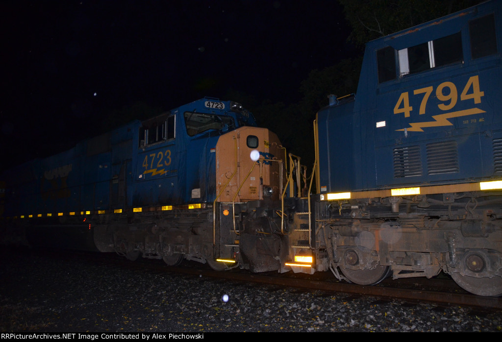 CSX 4794 and 4723
